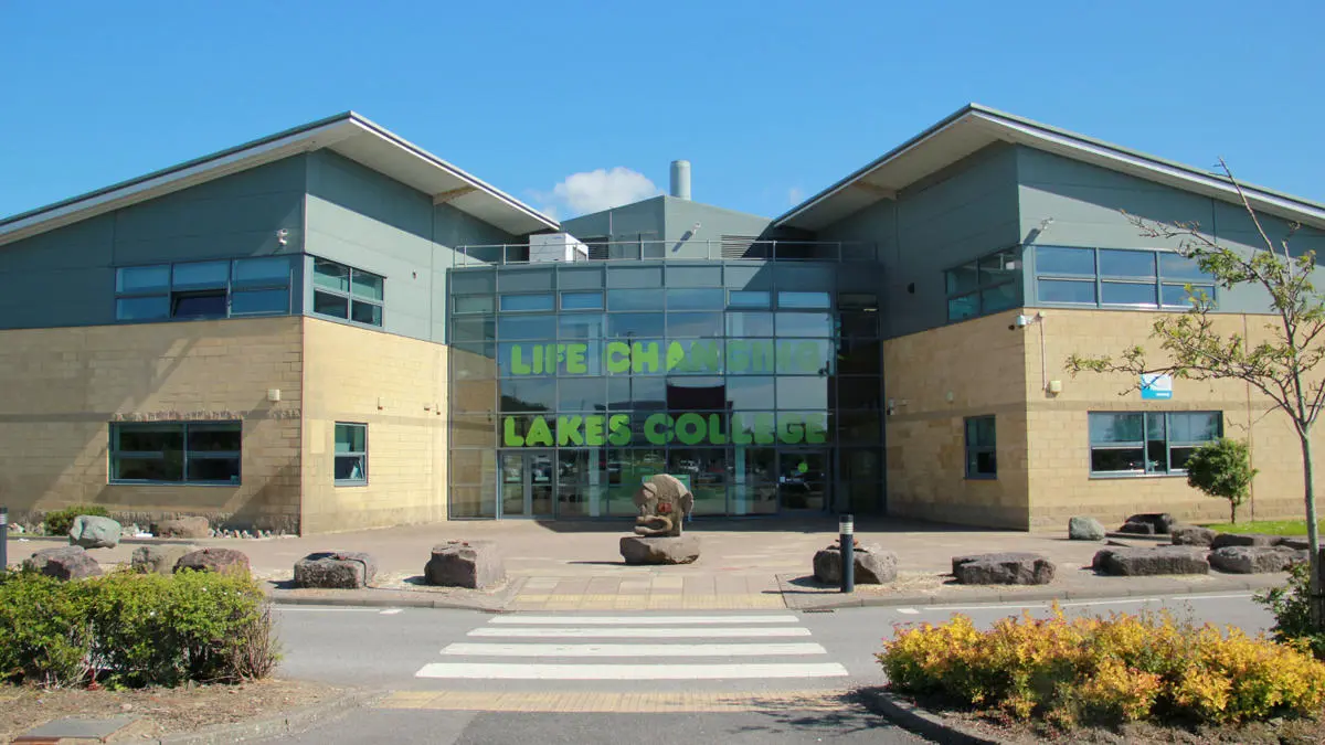 Lakes College